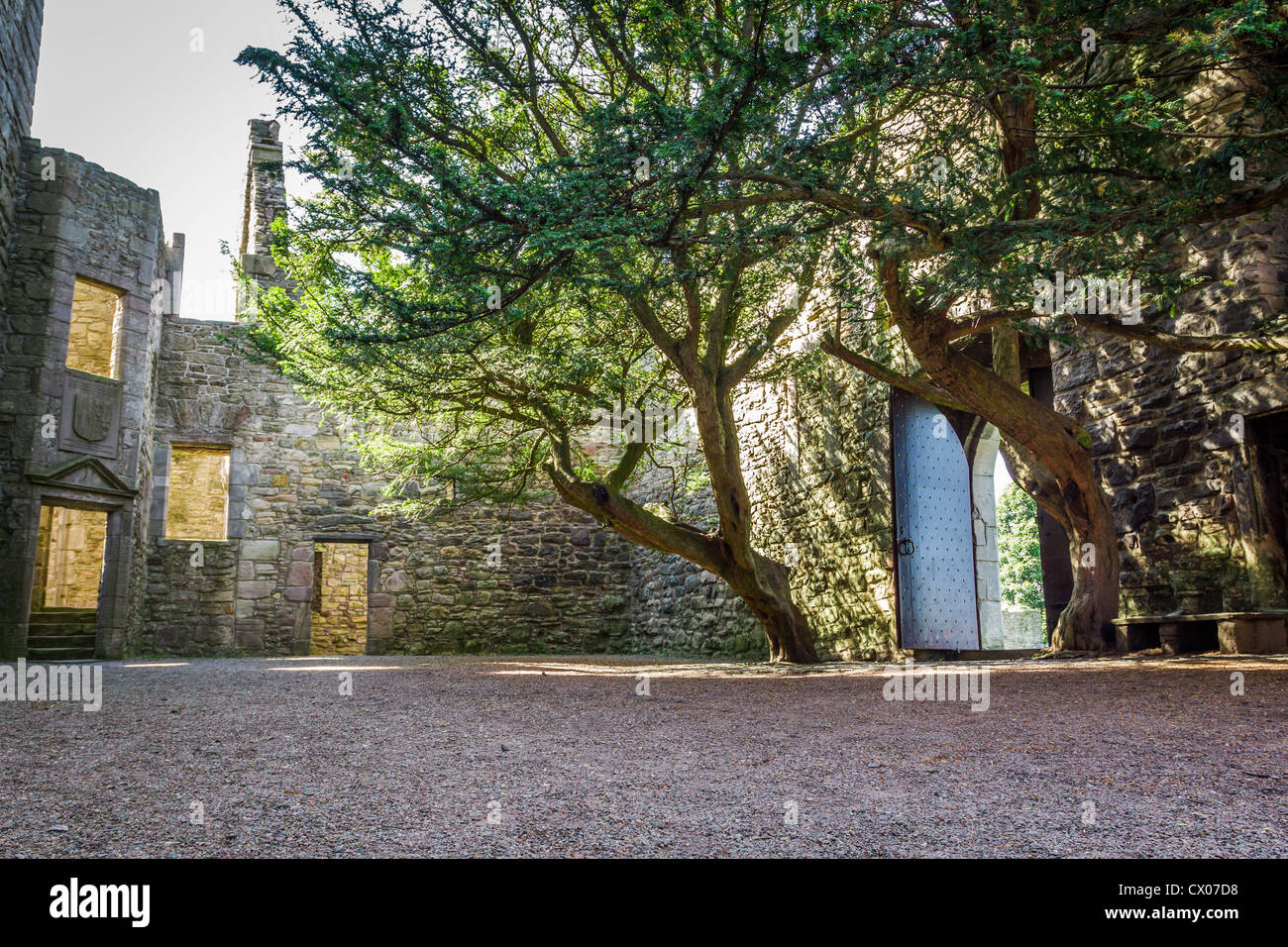 Courtyard stone hi-res stock photography and images - Alamy