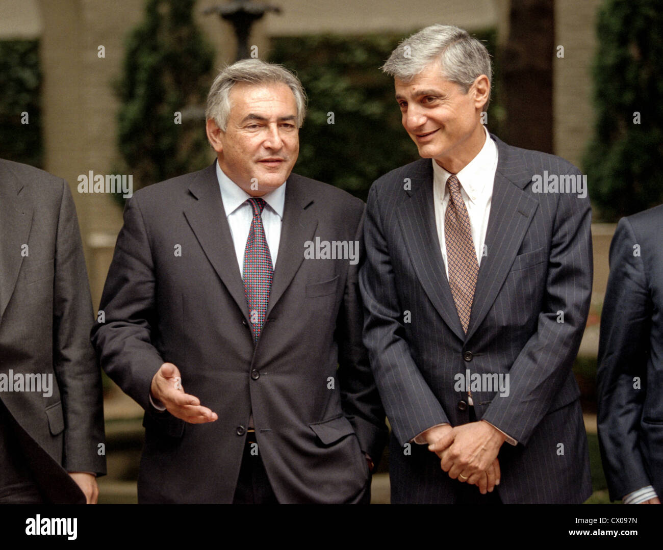 US Treasury Secretary Robert Rubin (right) talks with French Minister ...