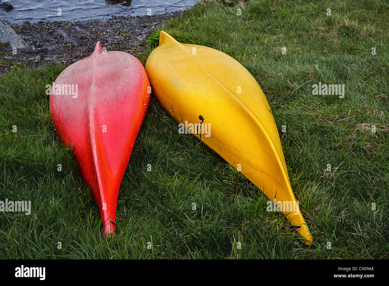 Red canoe and yellow canoe hi-res stock photography and images - Alamy