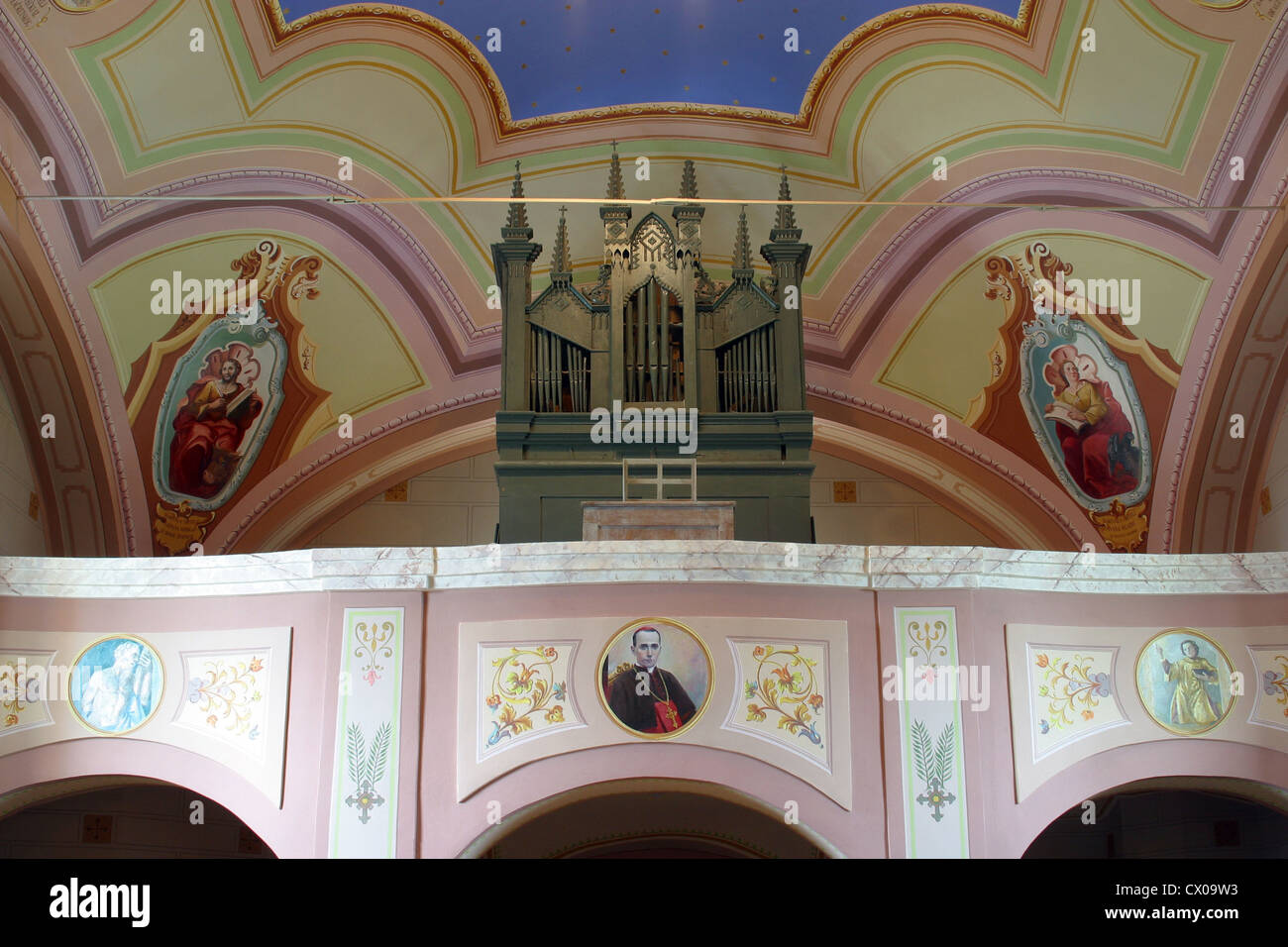 Choir and organ hi-res stock photography and images - Alamy