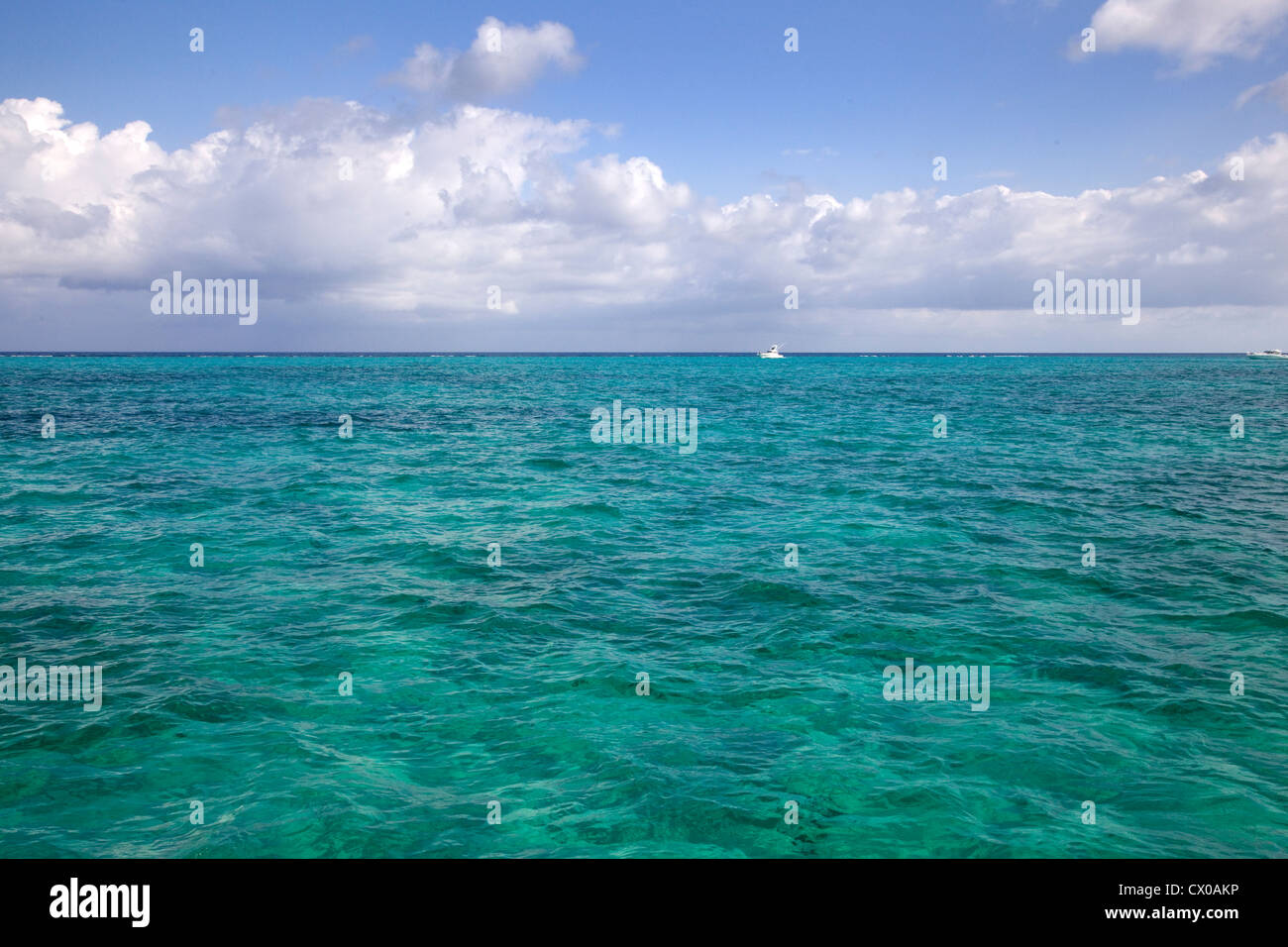 Turquoise waters tropical island hi-res stock photography and images ...