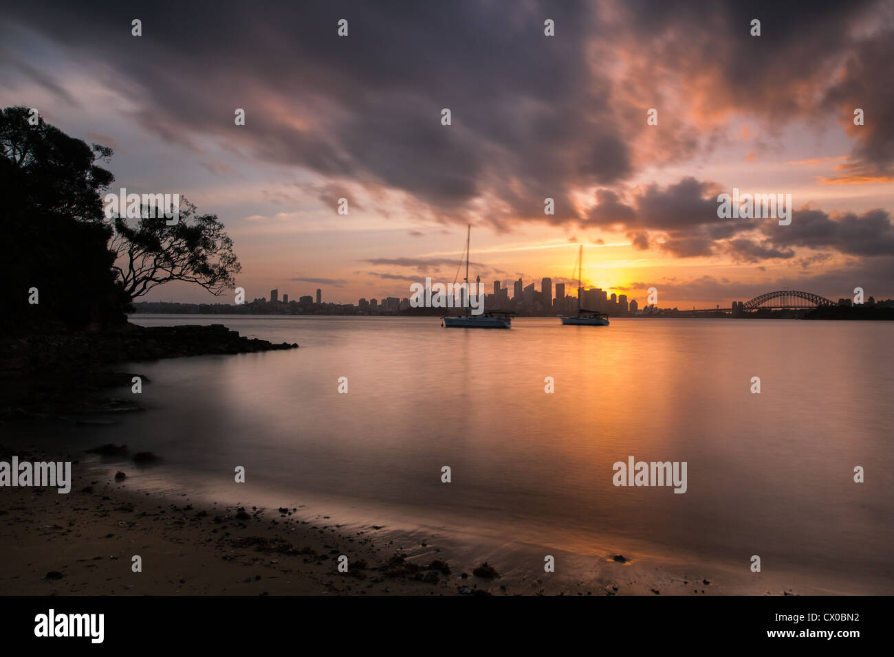 Sun over sydney beach hi-res stock photography and images - Alamy