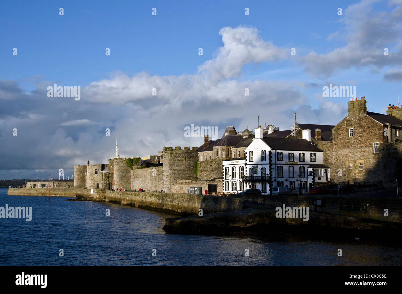 Caernarfon hotel hi-res stock photography and images - Alamy