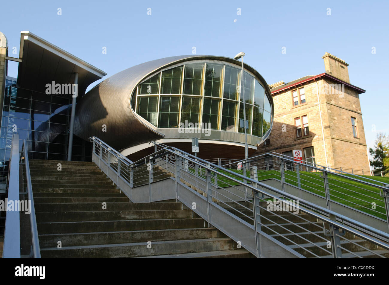 University lecture hall scotland hi-res stock photography and images ...