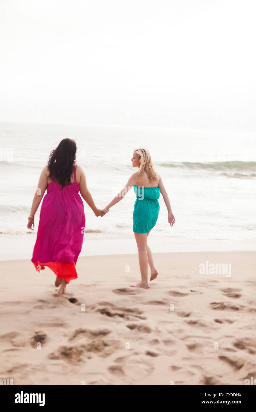 2 women walking back view hi-res stock photography and images - Alamy