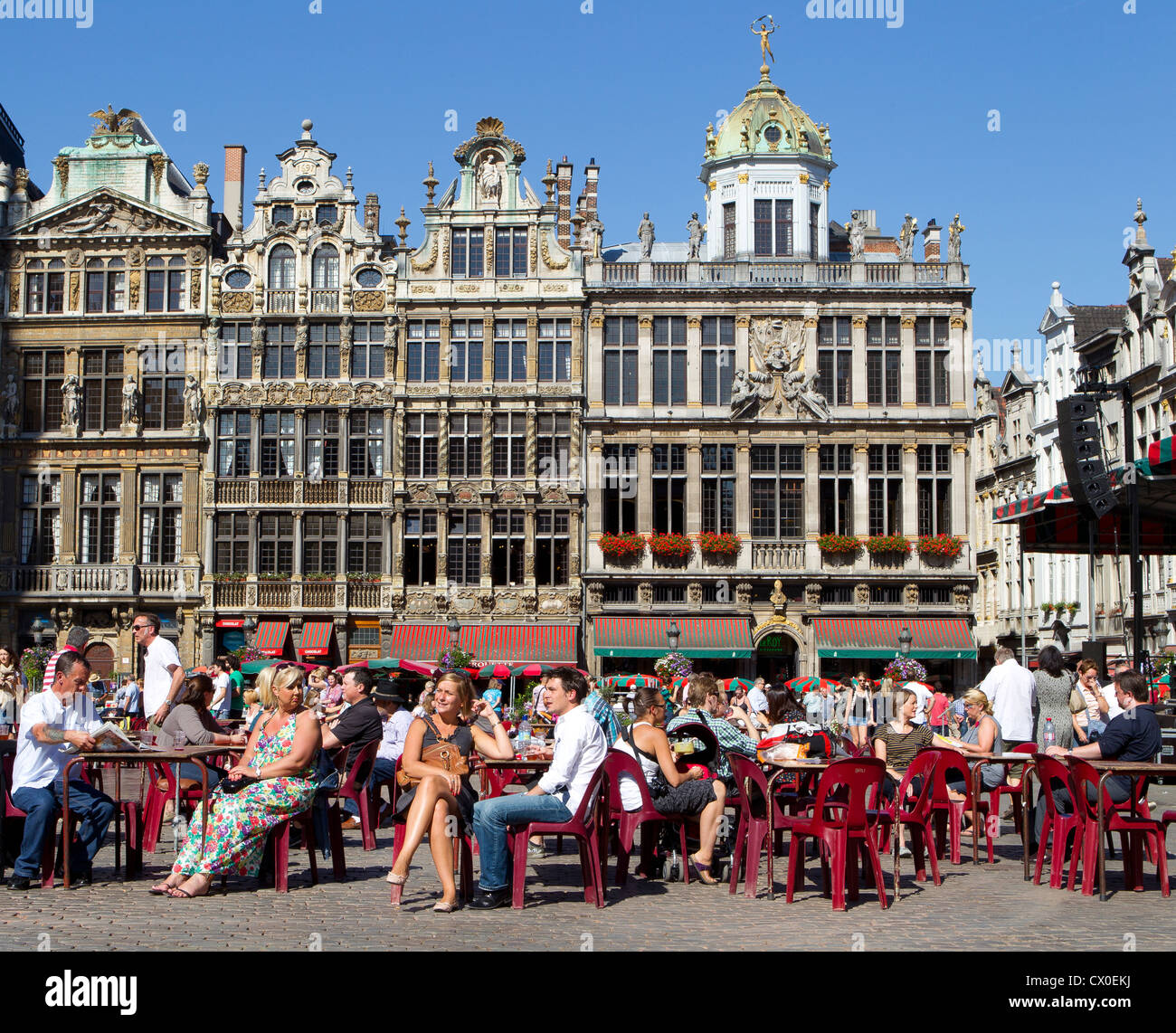 grand place brussels belgium people sitting relax Stock Photo - Alamy