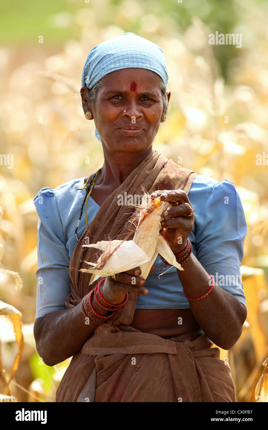 Portrait rural indian woman hi-res stock photography and images - Alamy