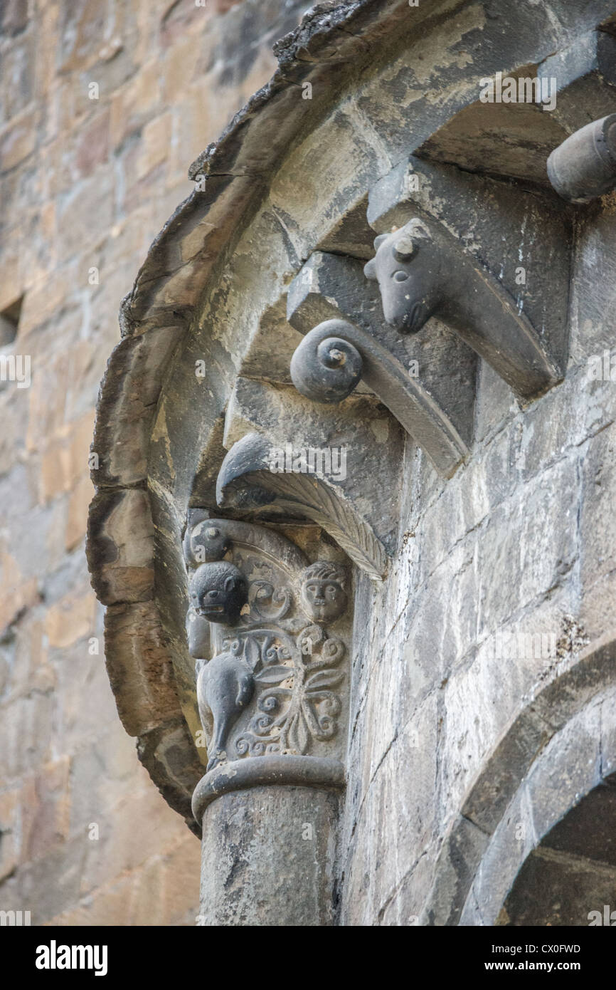 Aragonese romanesque architecture hi-res stock photography and images ...