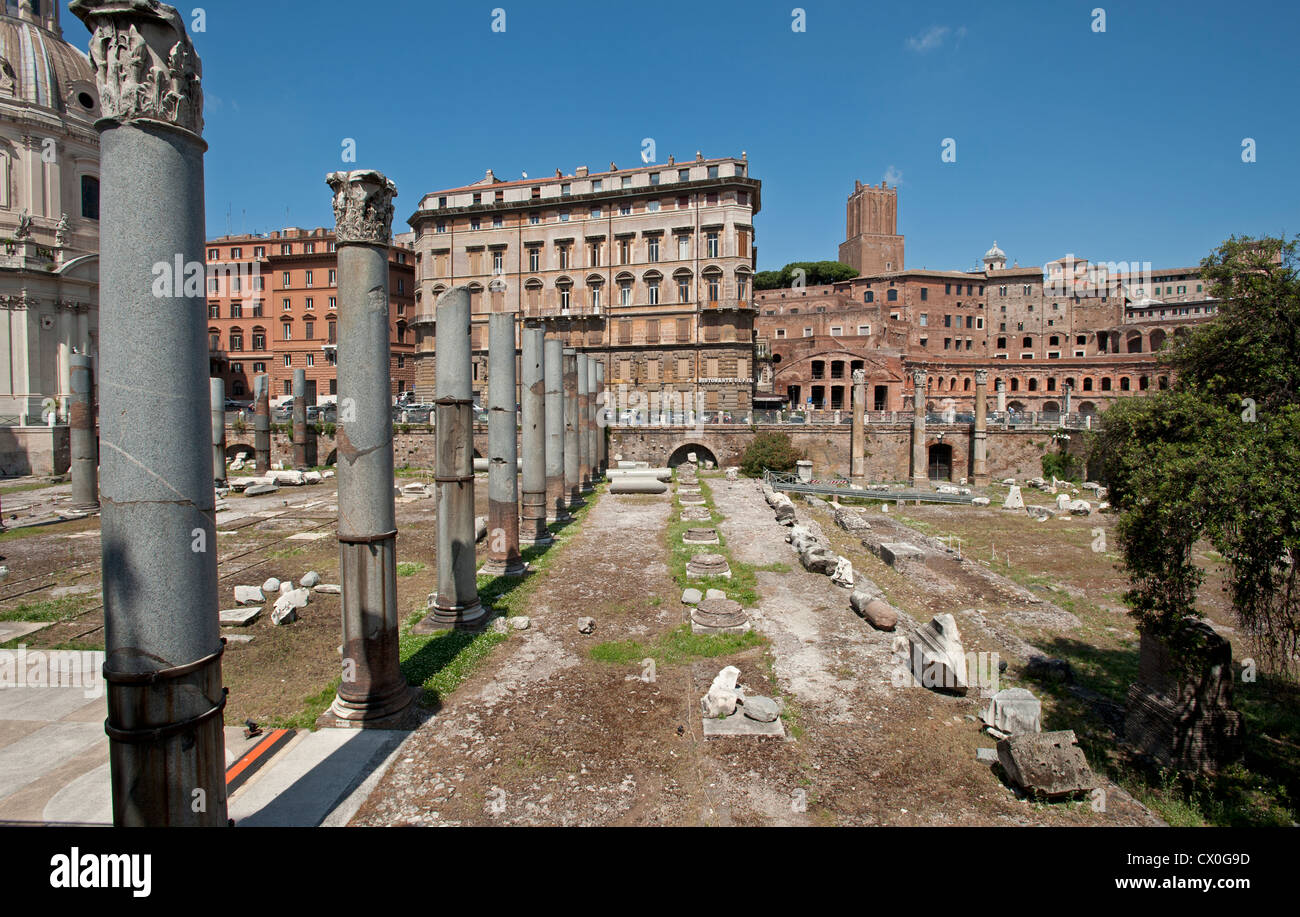 Ancient pillars rome hi-res stock photography and images - Alamy