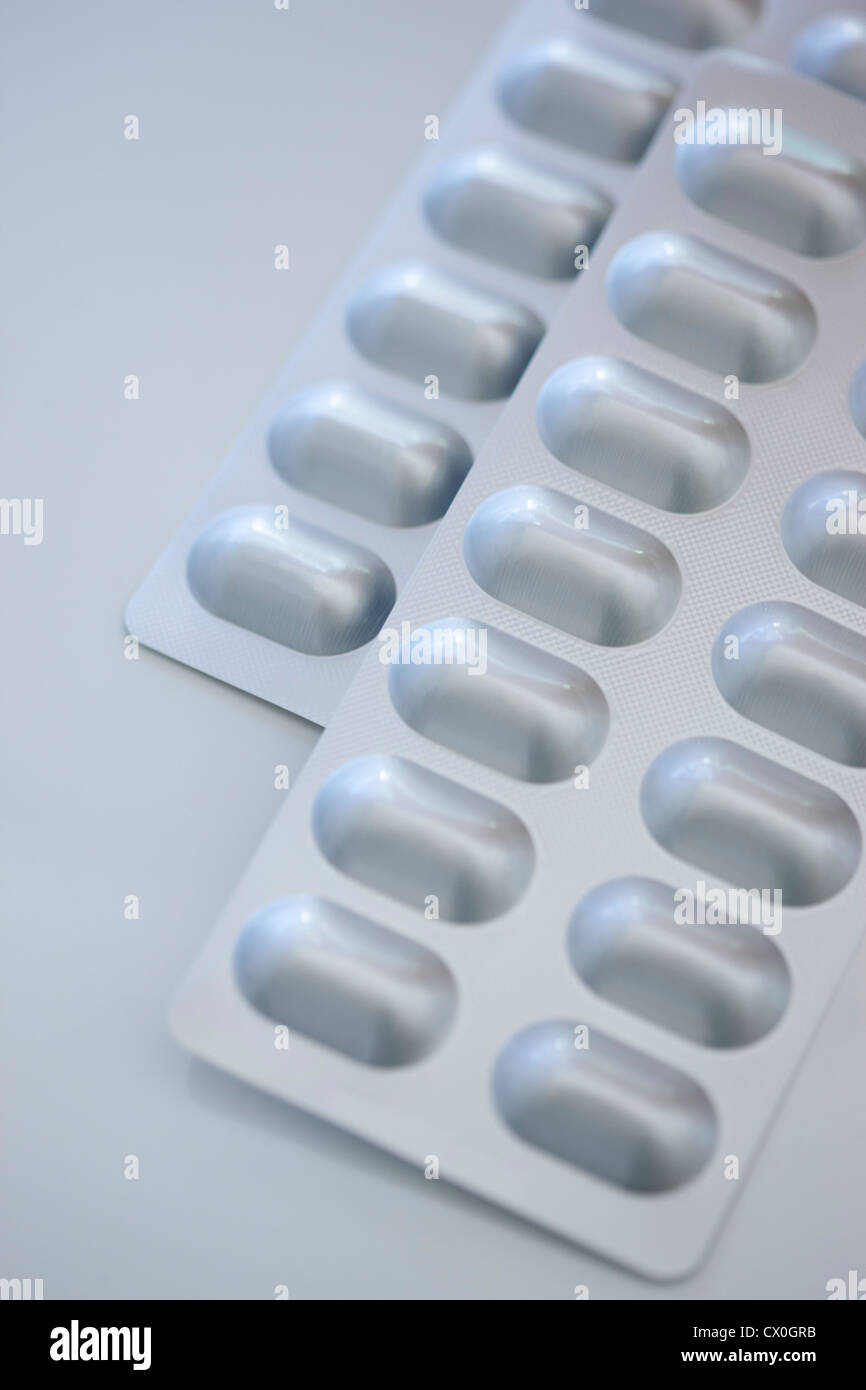 Blister pack container dispenser hi-res stock photography and images ...