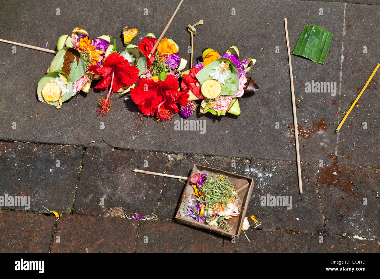 Offering Bowl on the Street in Kuta on Bali Stock Photo - Alamy