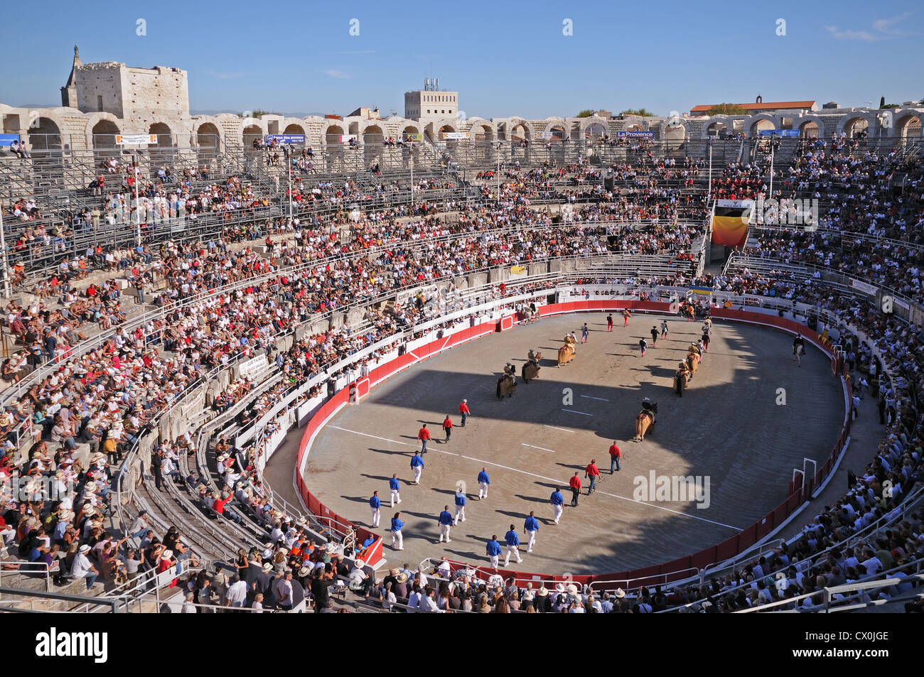 Crowds in Roman Arena or Amphitheatre in Arles France watch parade of ...
