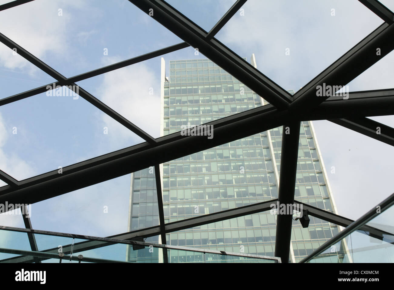 Metal architecture hi-res stock photography and images - Alamy