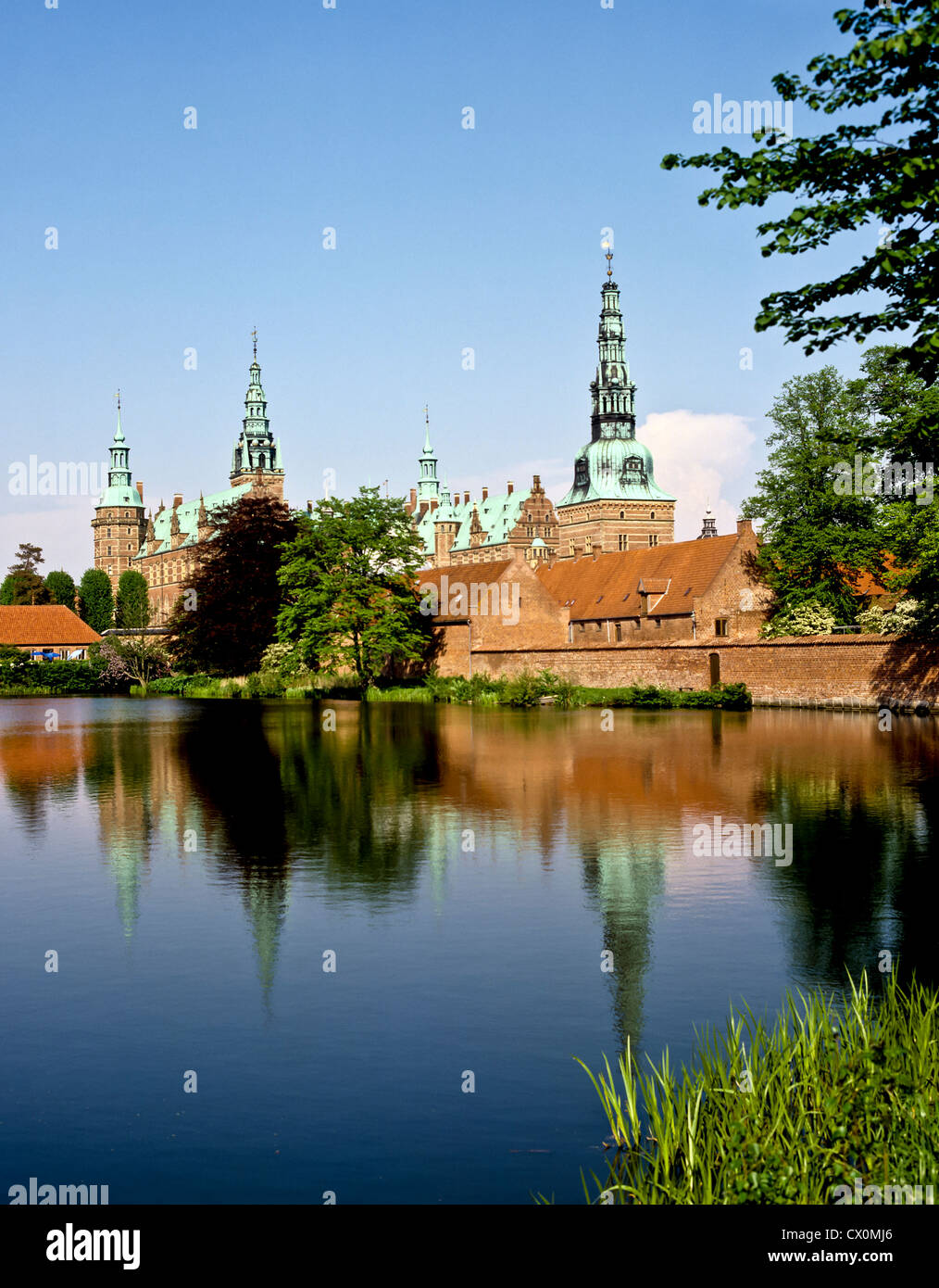 Fredriksborg castle hi-res stock photography and images - Alamy
