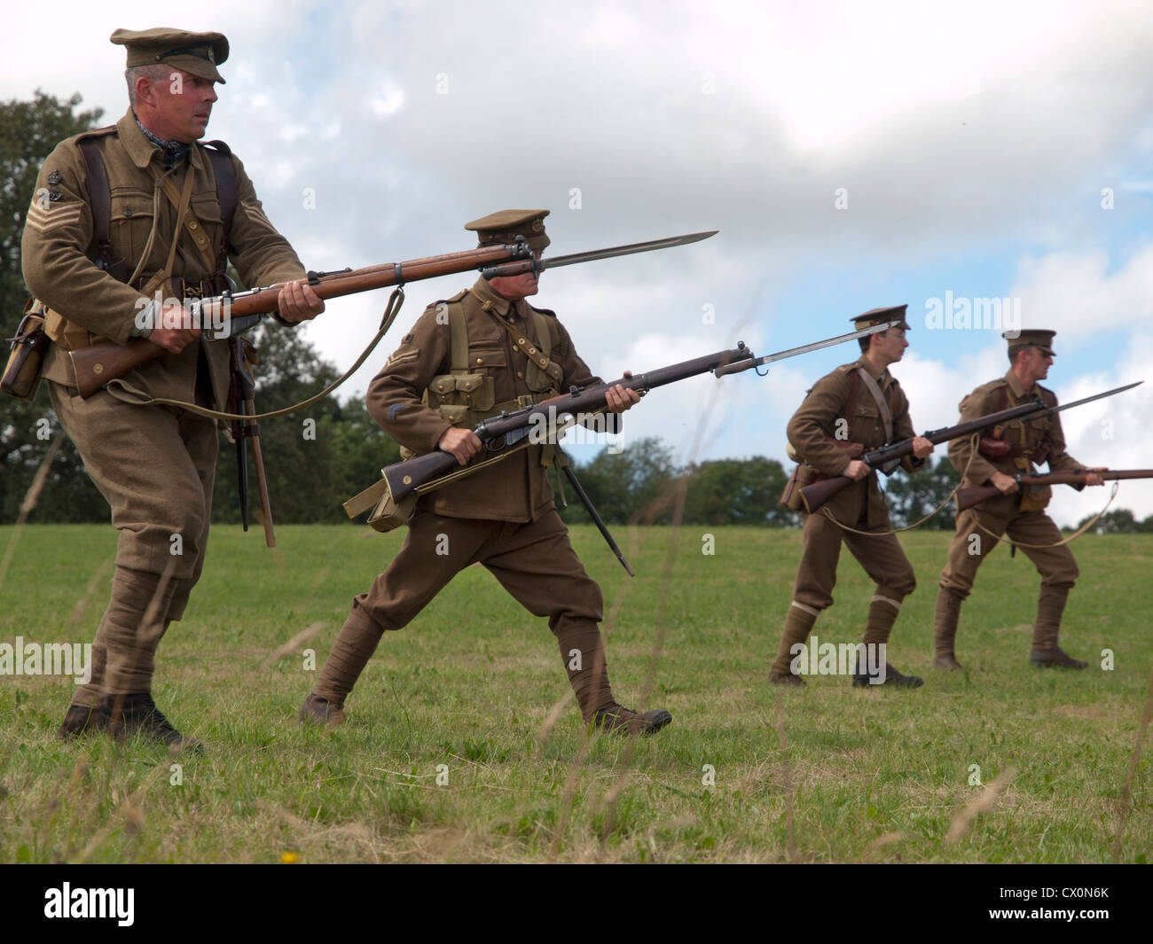 First world war soldier british uniform hi-res stock photography and ...