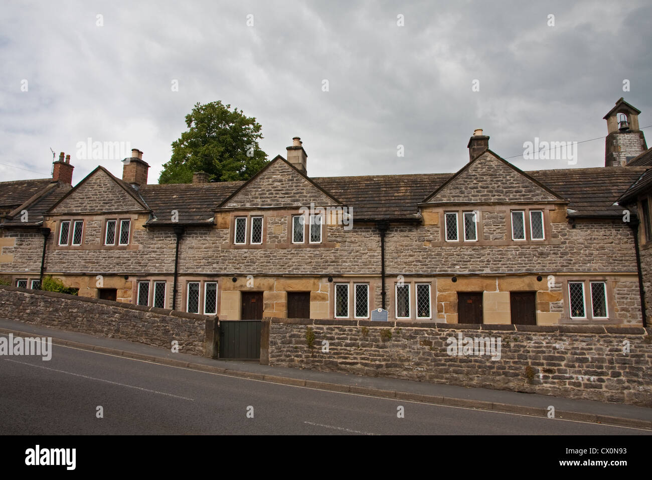 Alms houses hi-res stock photography and images - Alamy