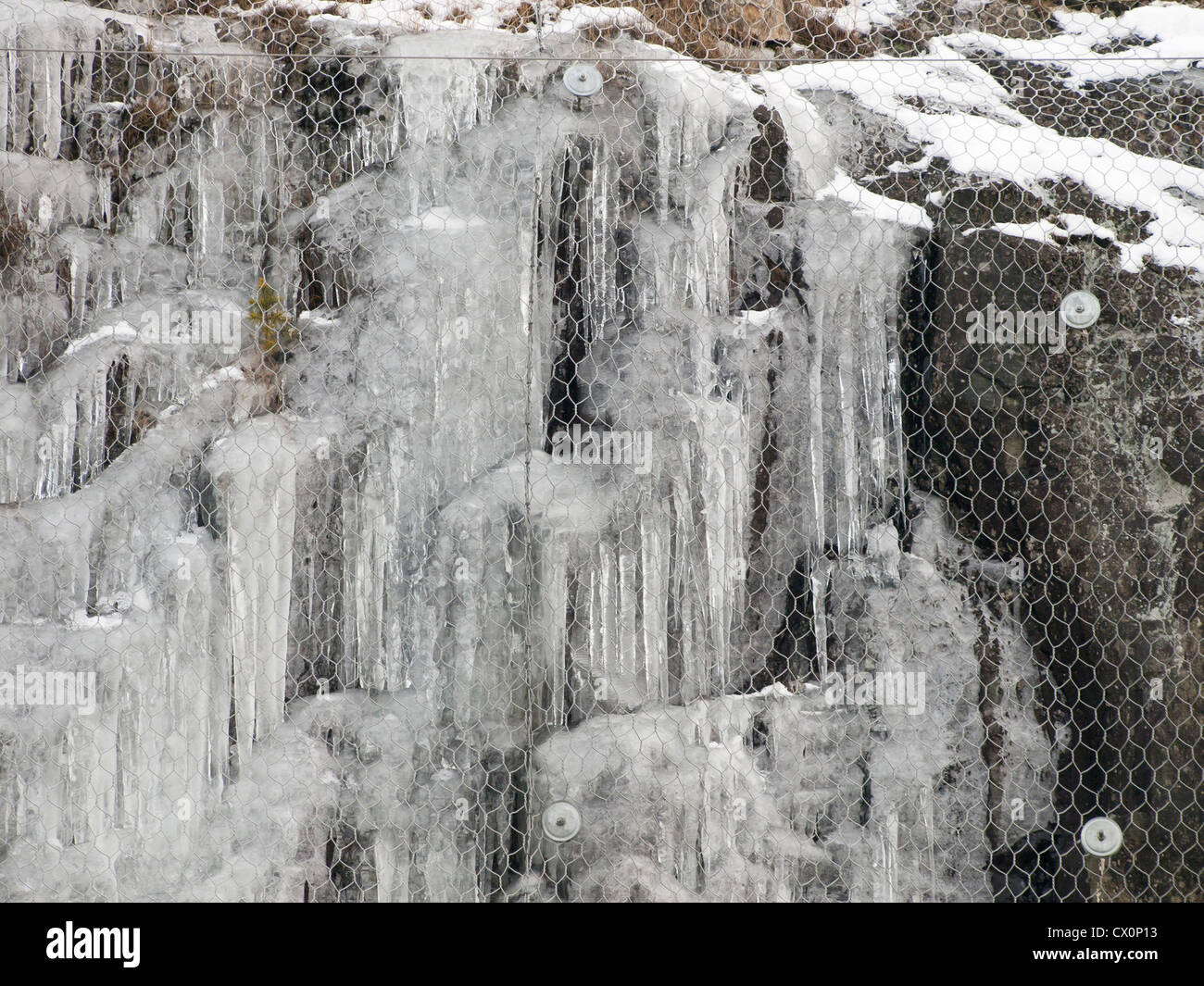 Water dripping down rocks hi-res stock photography and images - Alamy