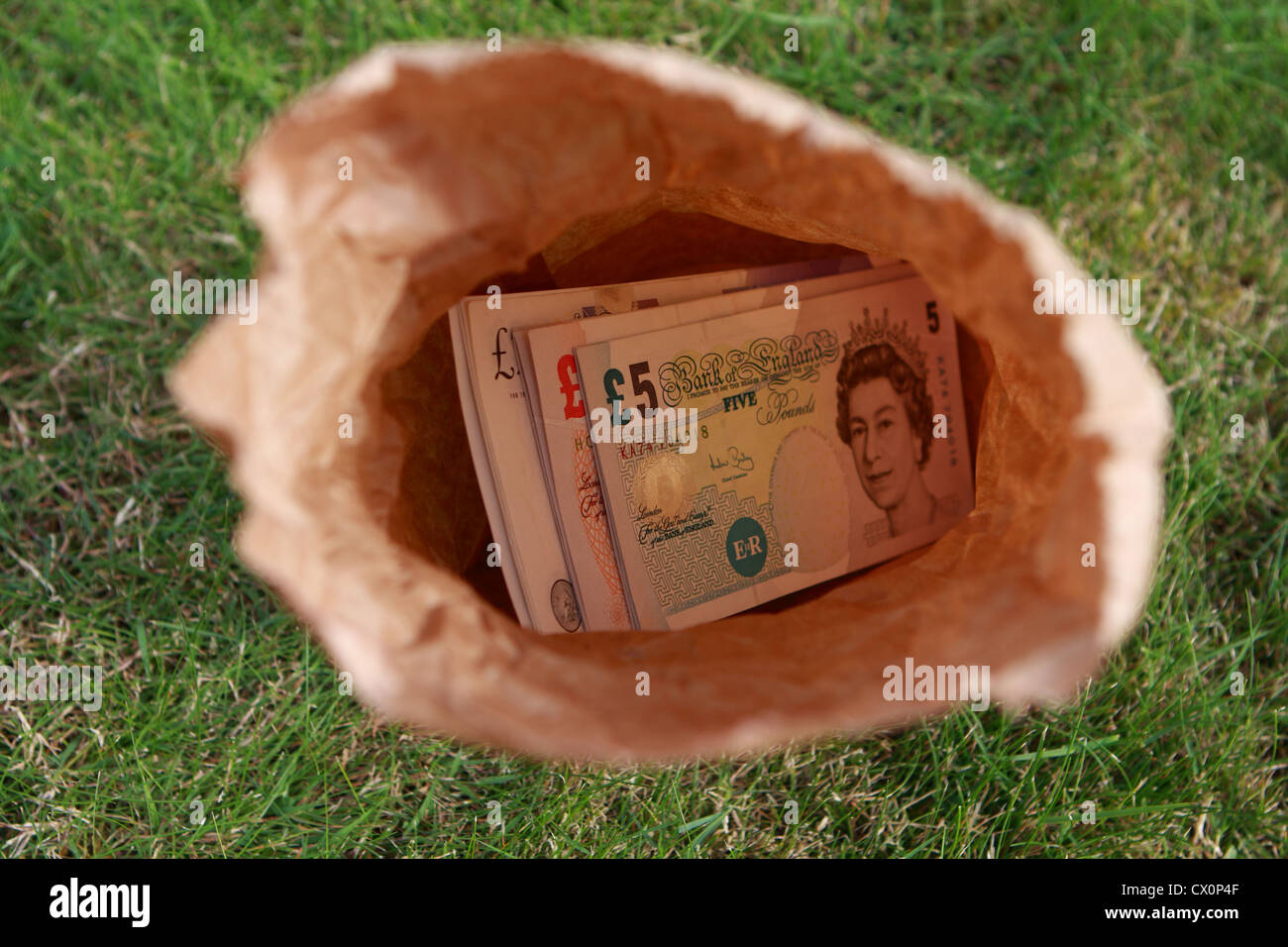 Money bag sterling notes hi-res stock photography and images - Alamy