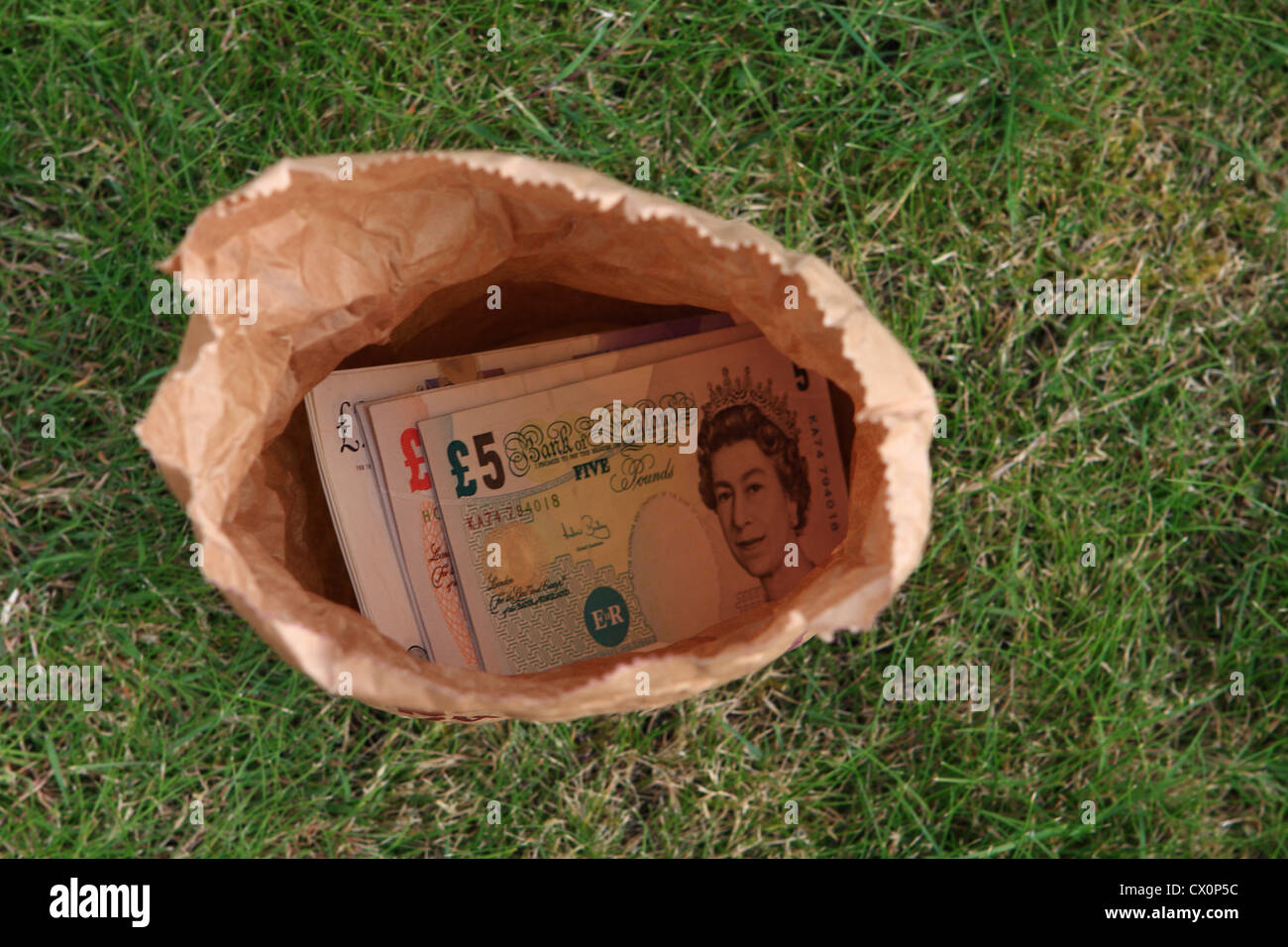 Money bag sterling notes hi-res stock photography and images - Alamy