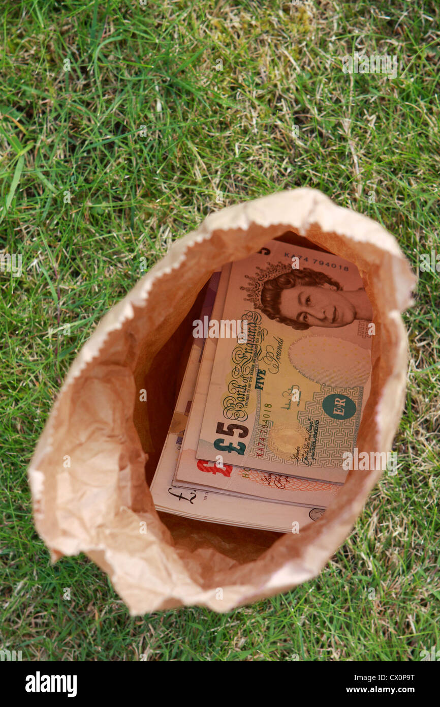 Money bag sterling notes hi-res stock photography and images - Alamy