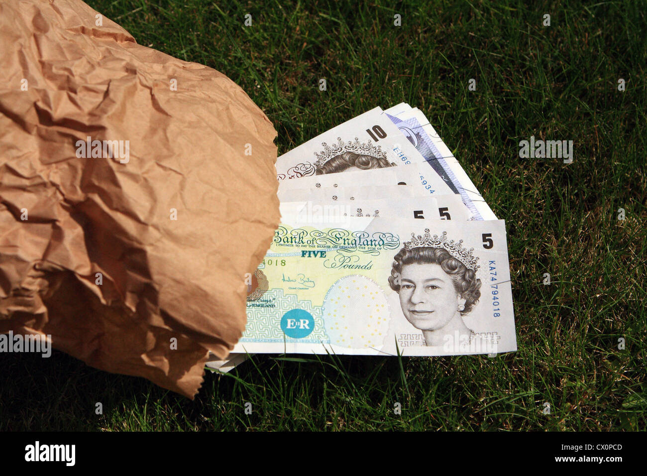 Money bag sterling notes hi-res stock photography and images - Alamy
