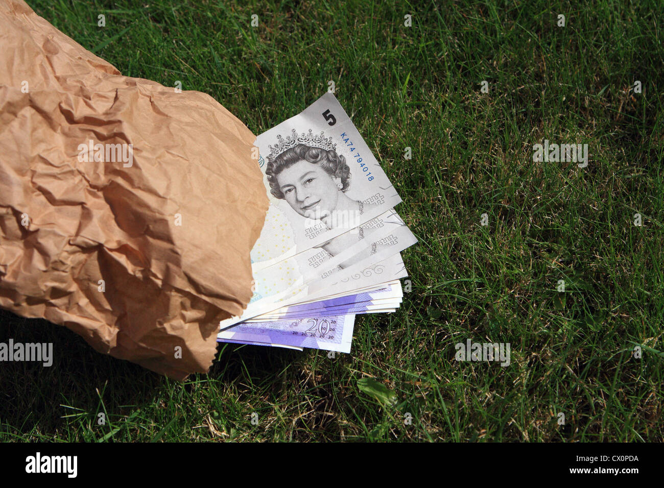 Money bag sterling notes hi-res stock photography and images - Alamy