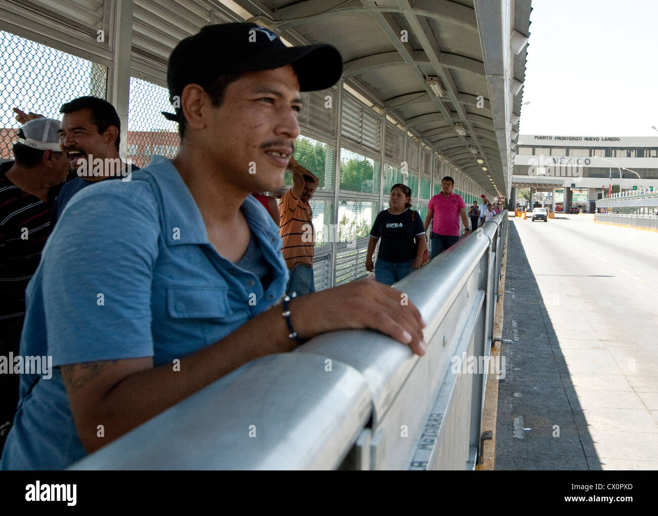 Texas laredo and nuevo laredo mexico hi-res stock photography and ...