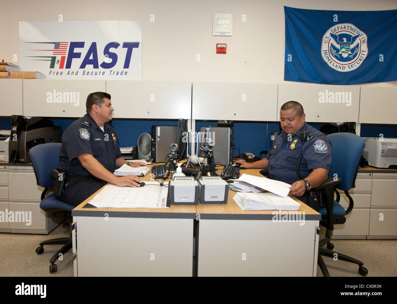 Us mexico border crossing hi-res stock photography and images - Alamy