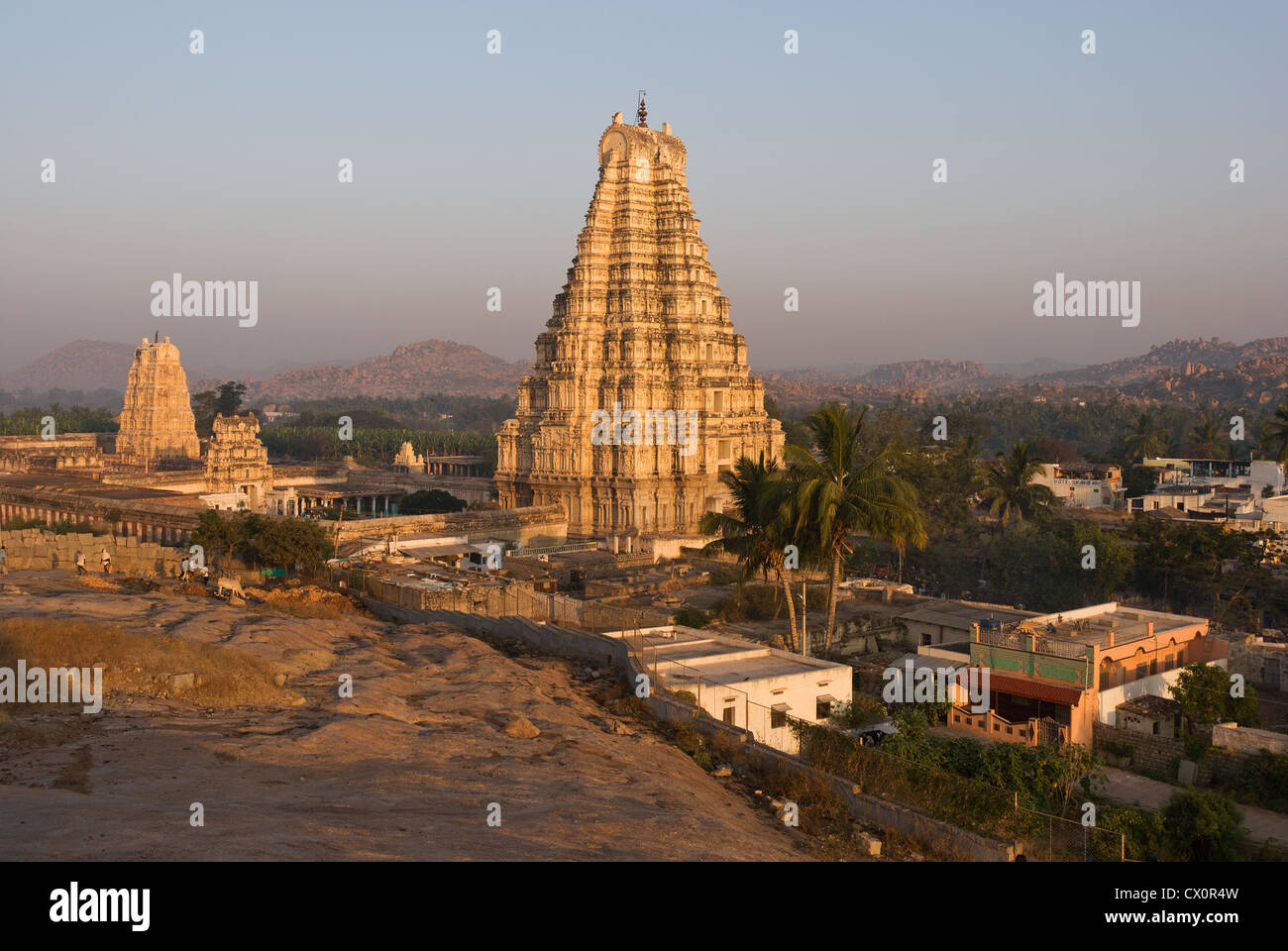 India karnataka hampi bazaar sacred hi-res stock photography and images ...