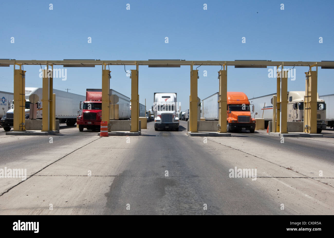 Thousands of trucks a day cross from mexico to laredo hi-res stock ...