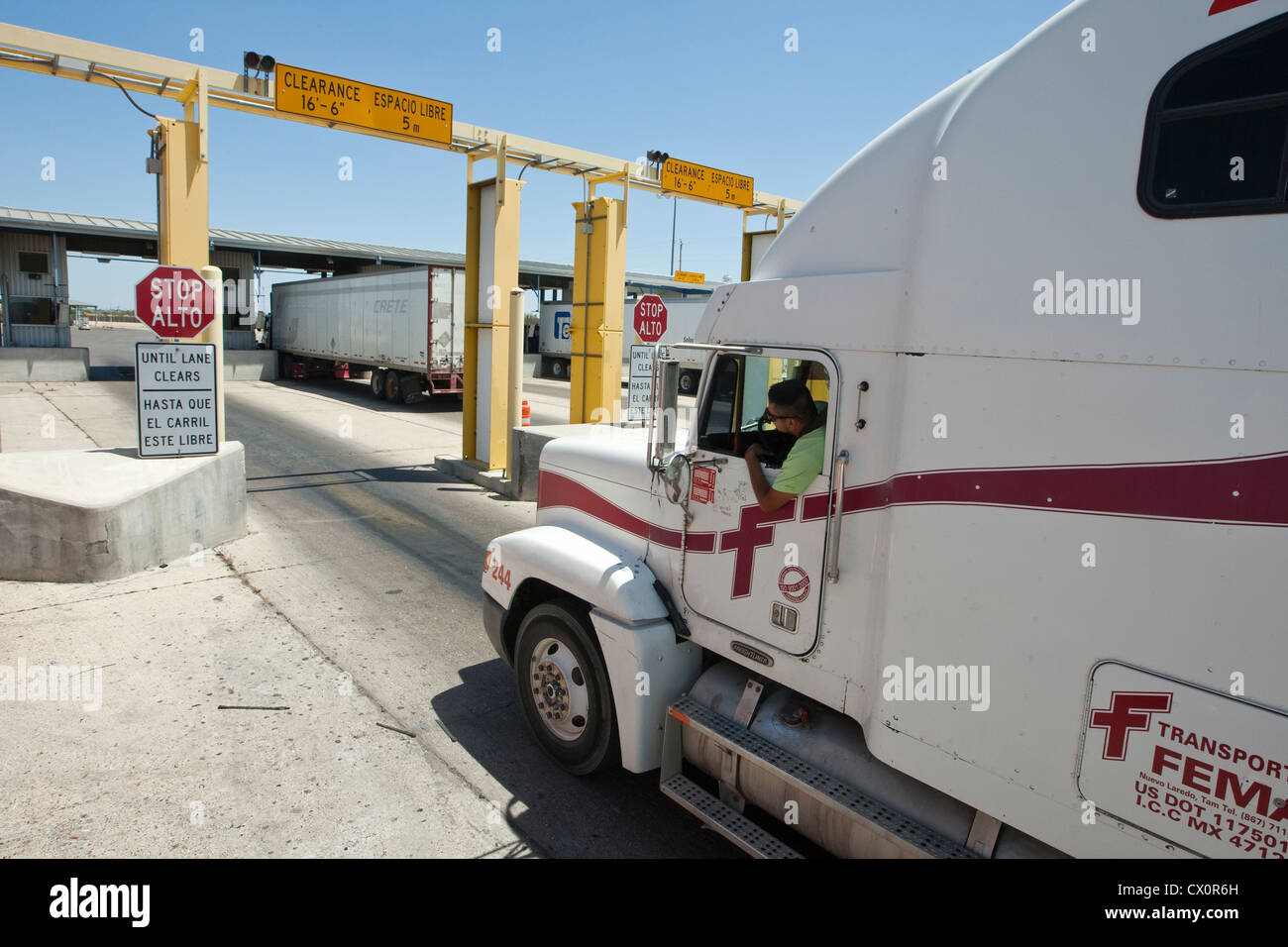 Border inspection trucks hi-res stock photography and images - Alamy