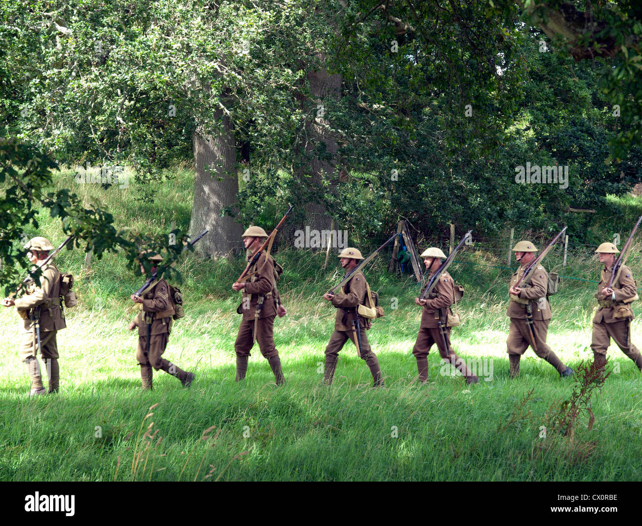 First world war british soldiers marching hi-res stock photography and ...