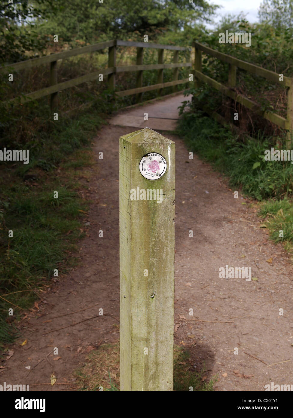 footpath in countryside Stock Photo - Alamy