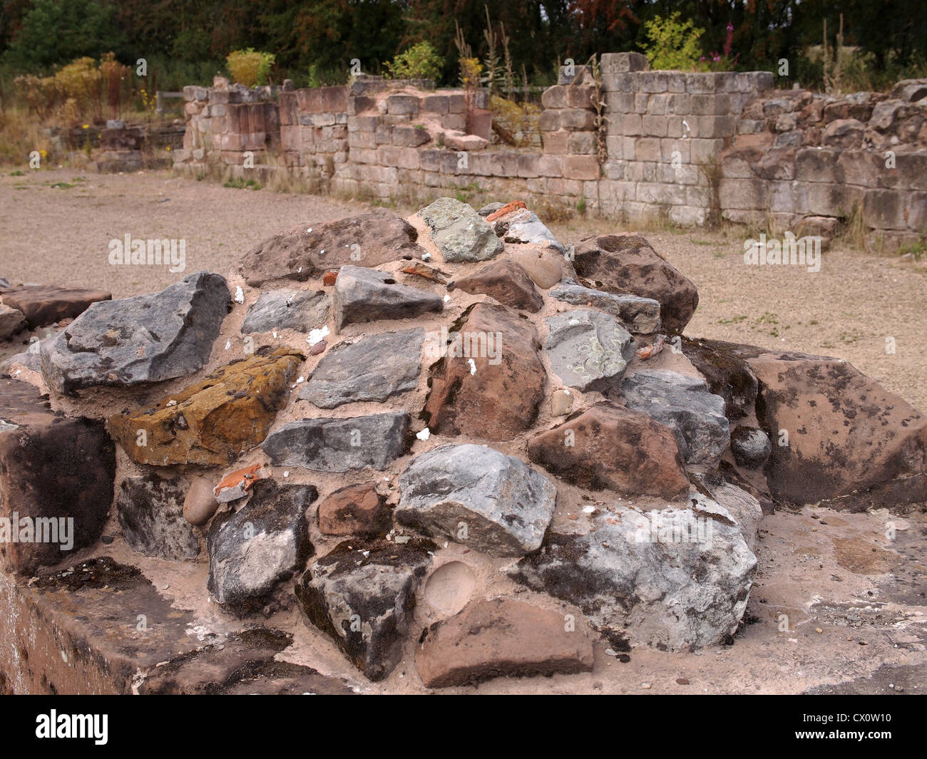 Rocks and ruins hi-res stock photography and images - Alamy