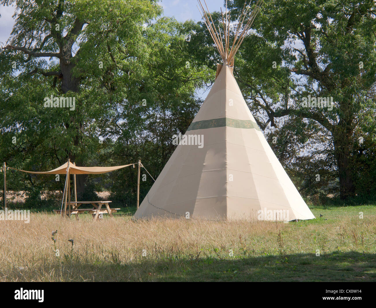 Tipi setting hi-res stock photography and images - Alamy