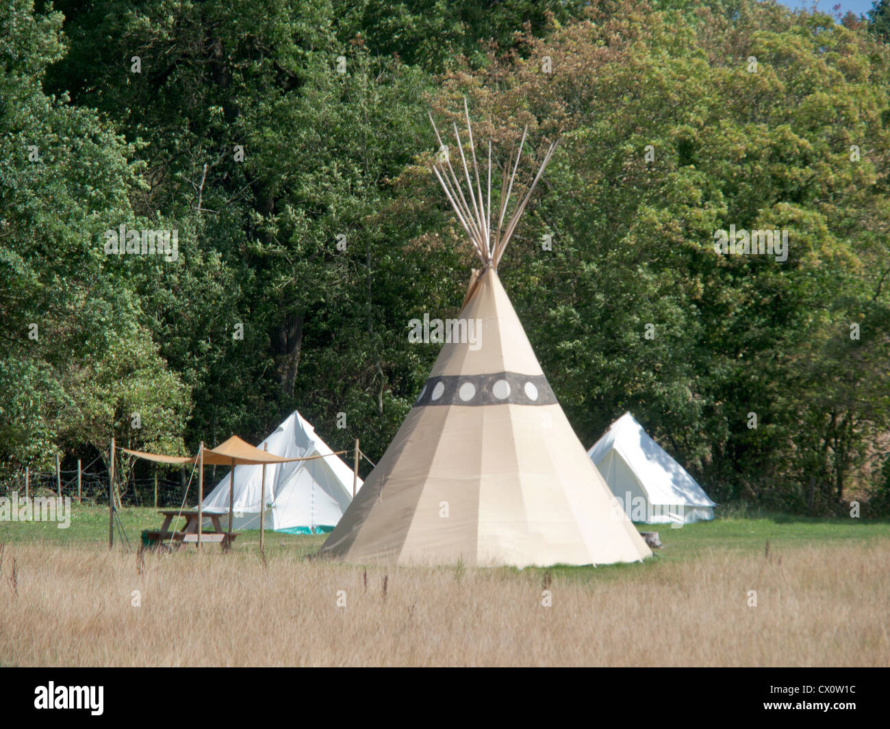 Tipi setting hi-res stock photography and images - Alamy