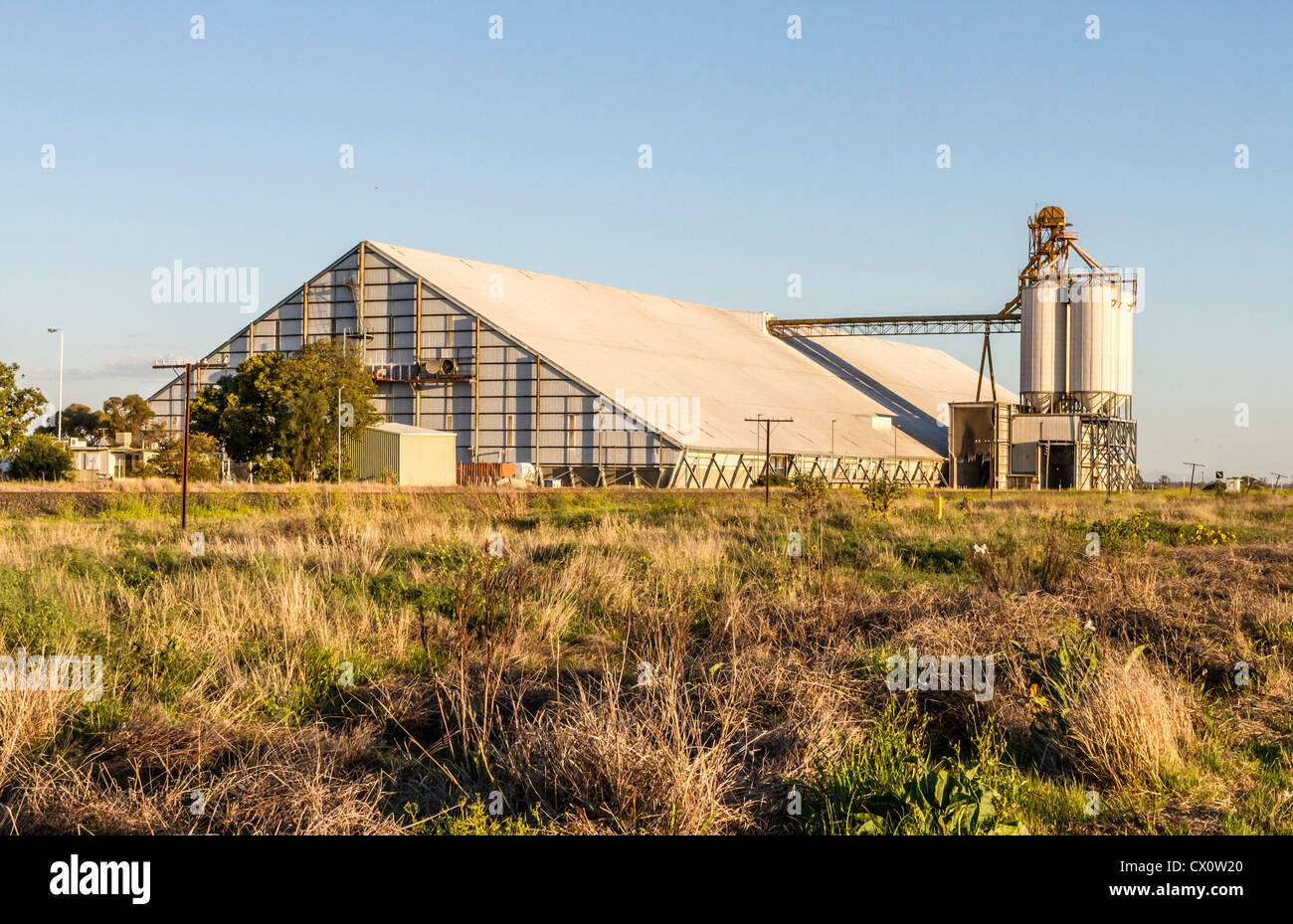 Metal bins grain storage tanks hi-res stock photography and images - Alamy