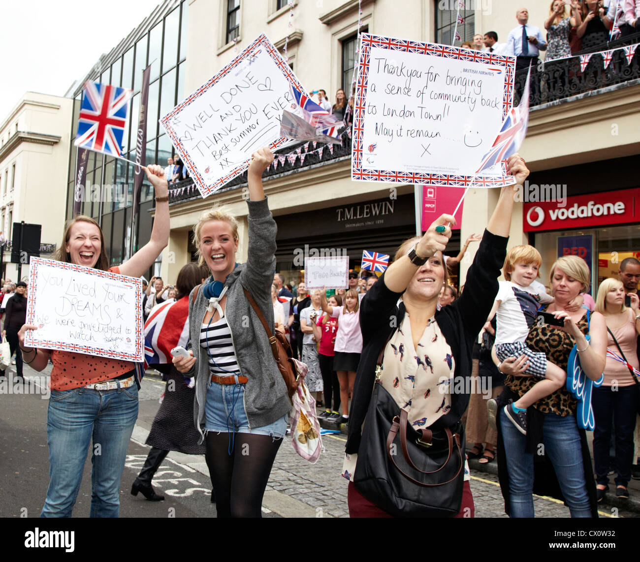 People Cheering The Athletes Victory Parade London 2012 Stock Photo - Alamy