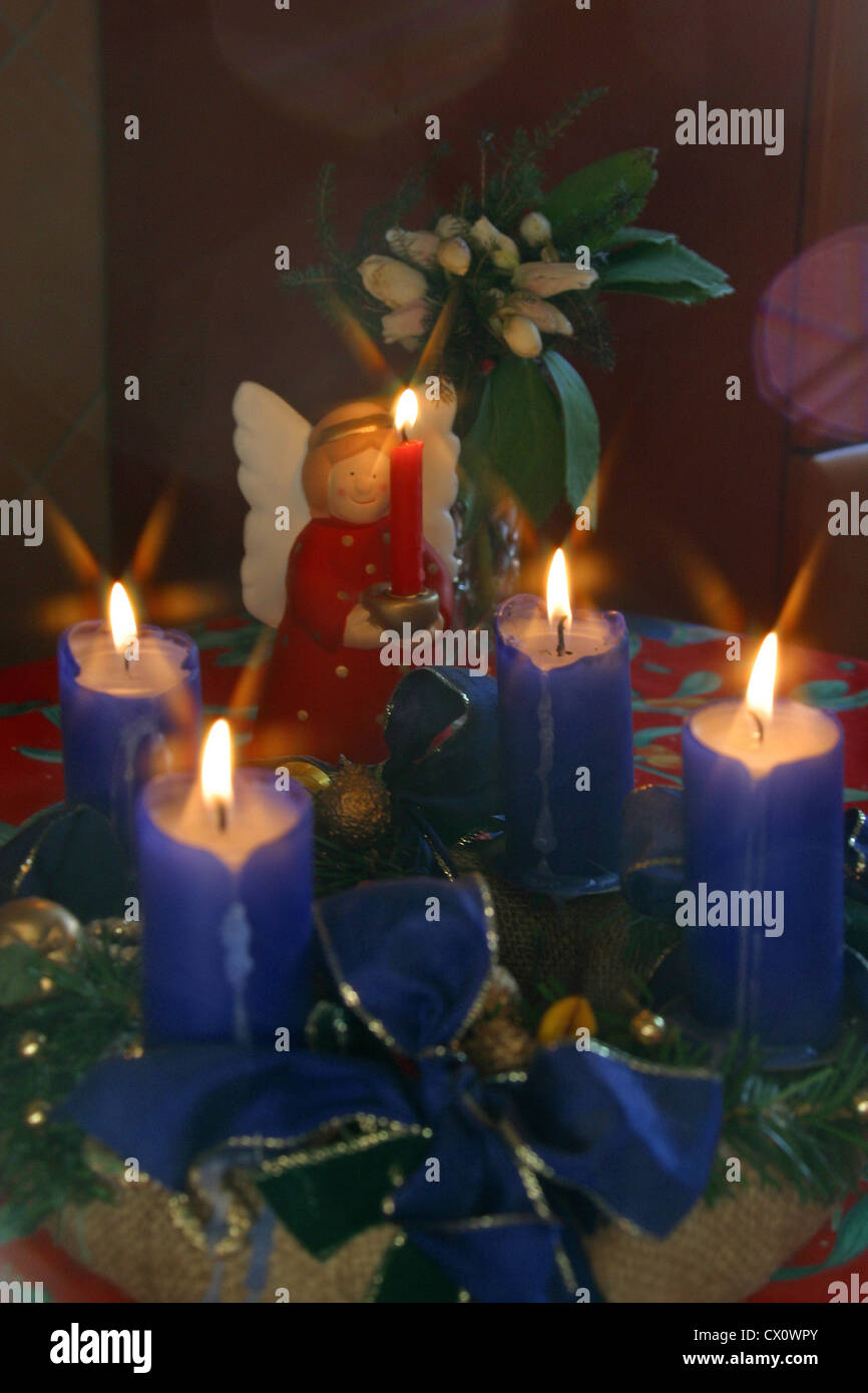 Advent wreath and angel Stock Photo - Alamy