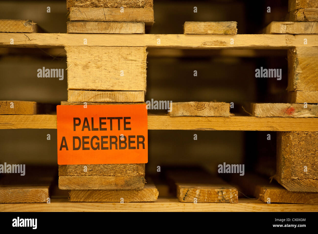 Packaging in a warehouse Stock Photo - Alamy