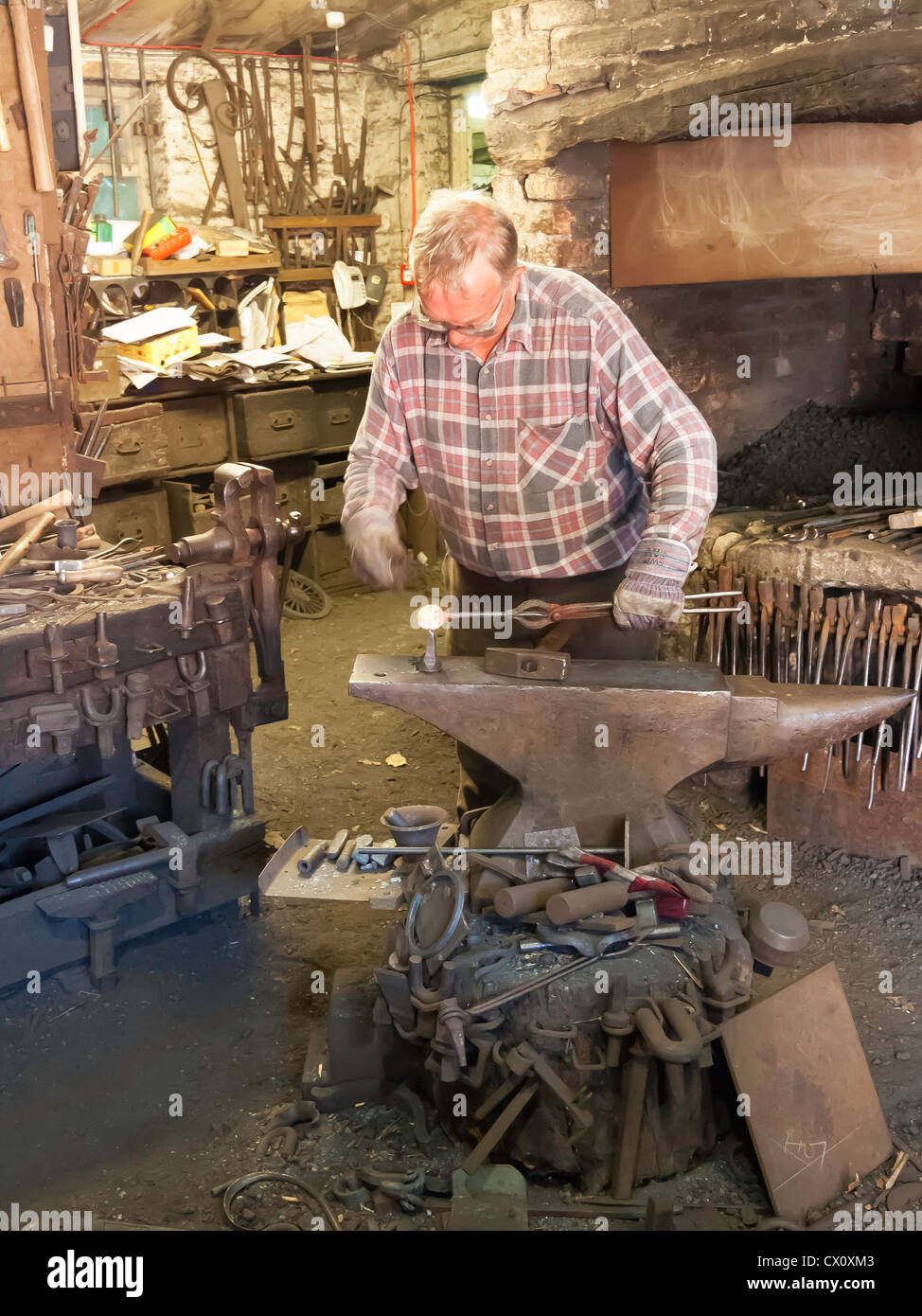Working forge hi-res stock photography and images - Alamy