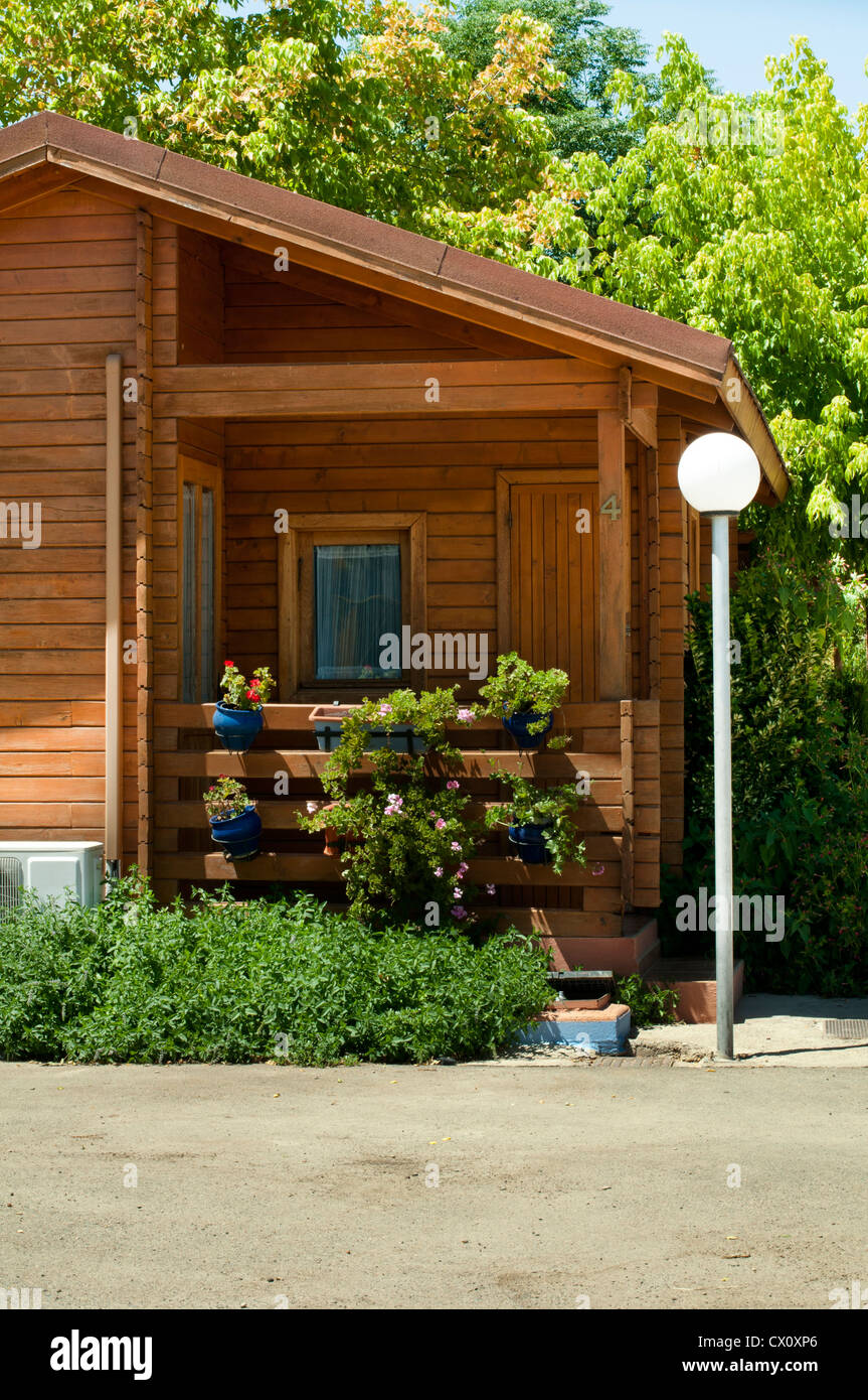 Bungalow hi-res stock photography and images - Alamy