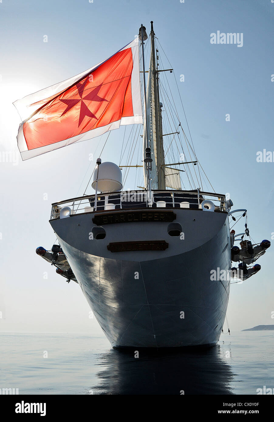 Red white flag ship mast hi-res stock photography and images - Alamy