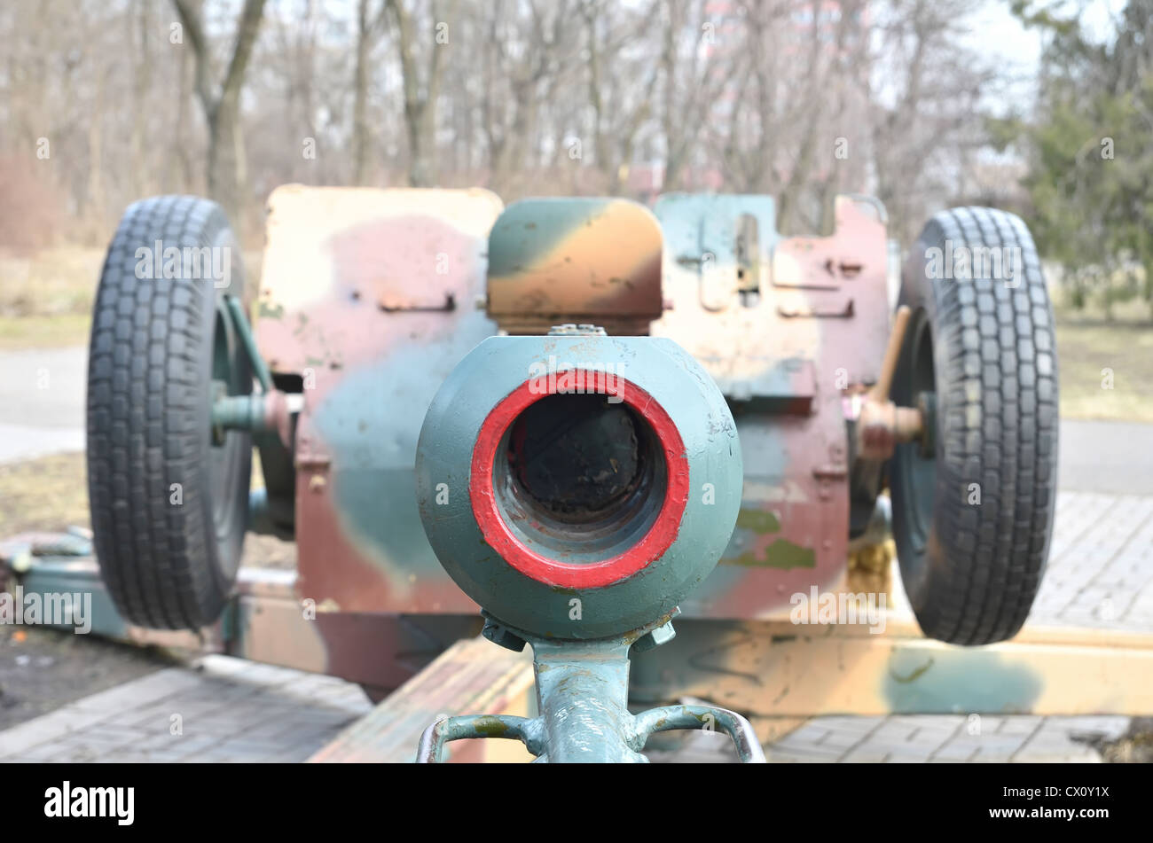 Steel cannon hi-res stock photography and images - Alamy