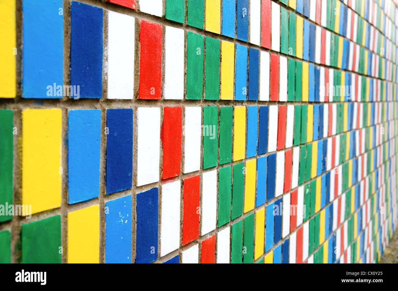 vanishing colored wall Stock Photo - Alamy