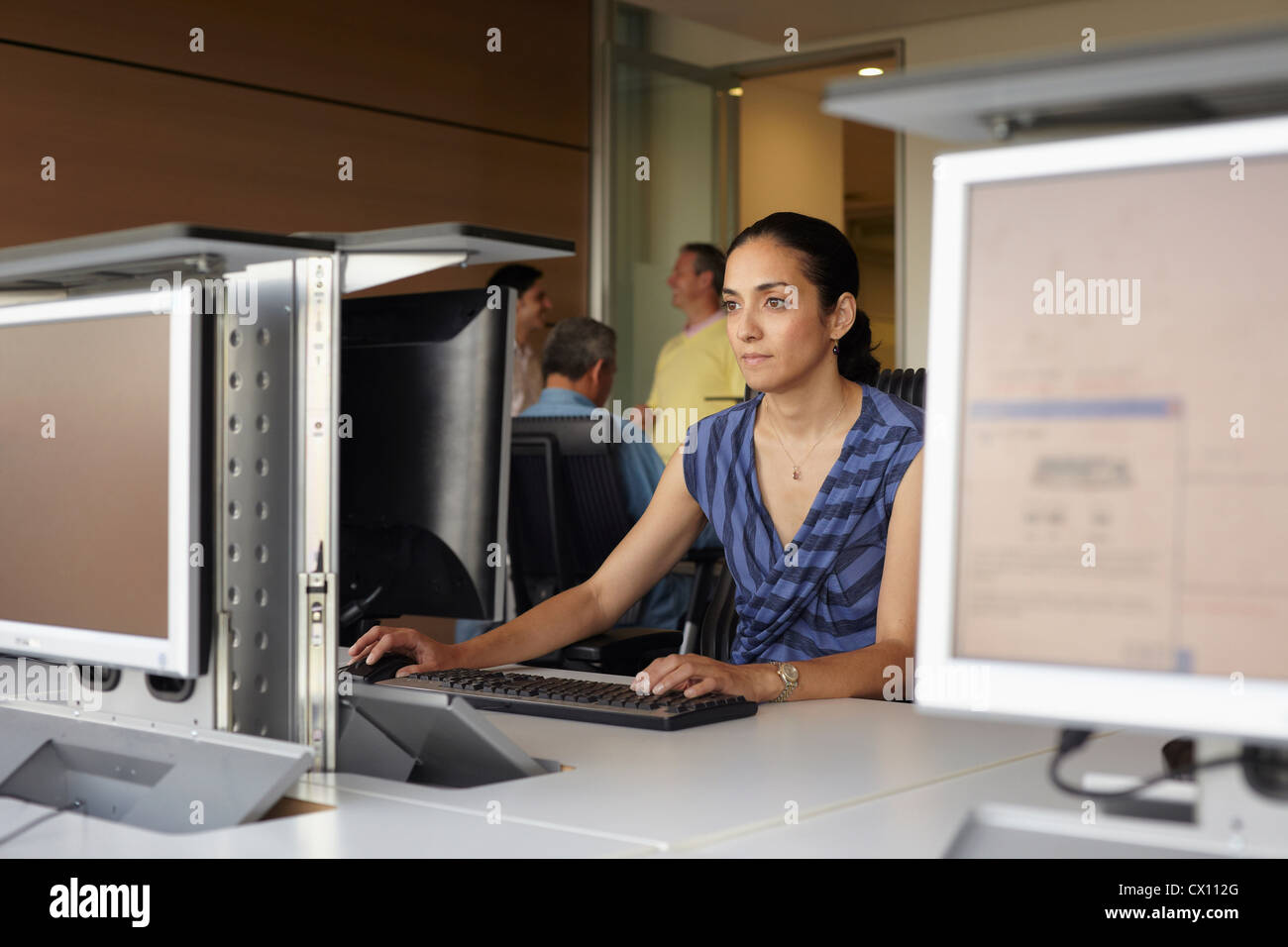 College students computer class hi-res stock photography and images - Alamy