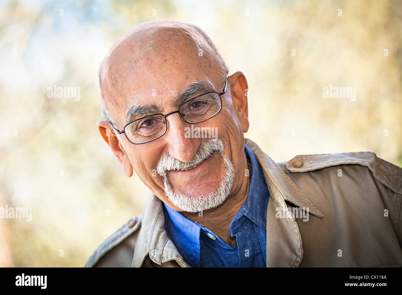 Portrait of a senior man Stock Photo - Alamy