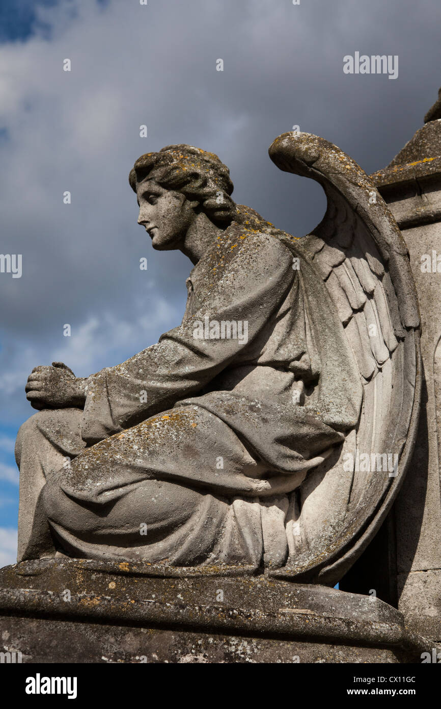 Angel celestial monuments protection remembrance solitude statue wings ...