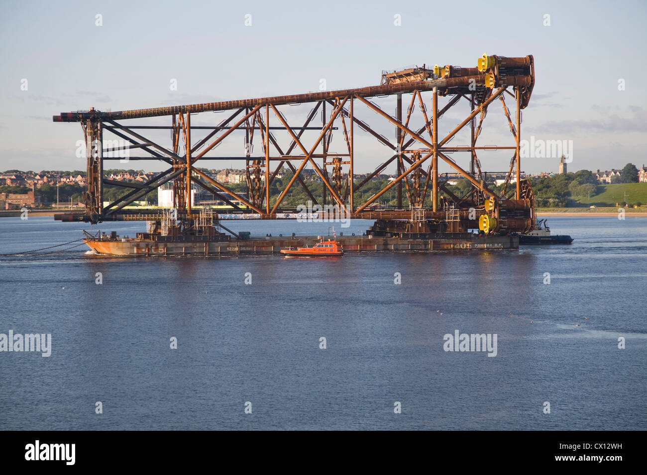 Large Amec oil rig platform base transported from River Tyne into North ...