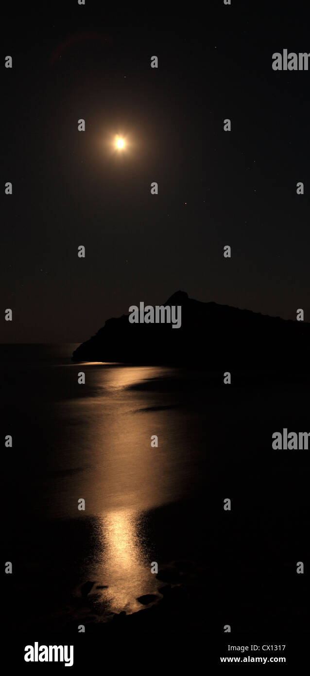 Night sky stars moon at sea hi-res stock photography and images - Alamy